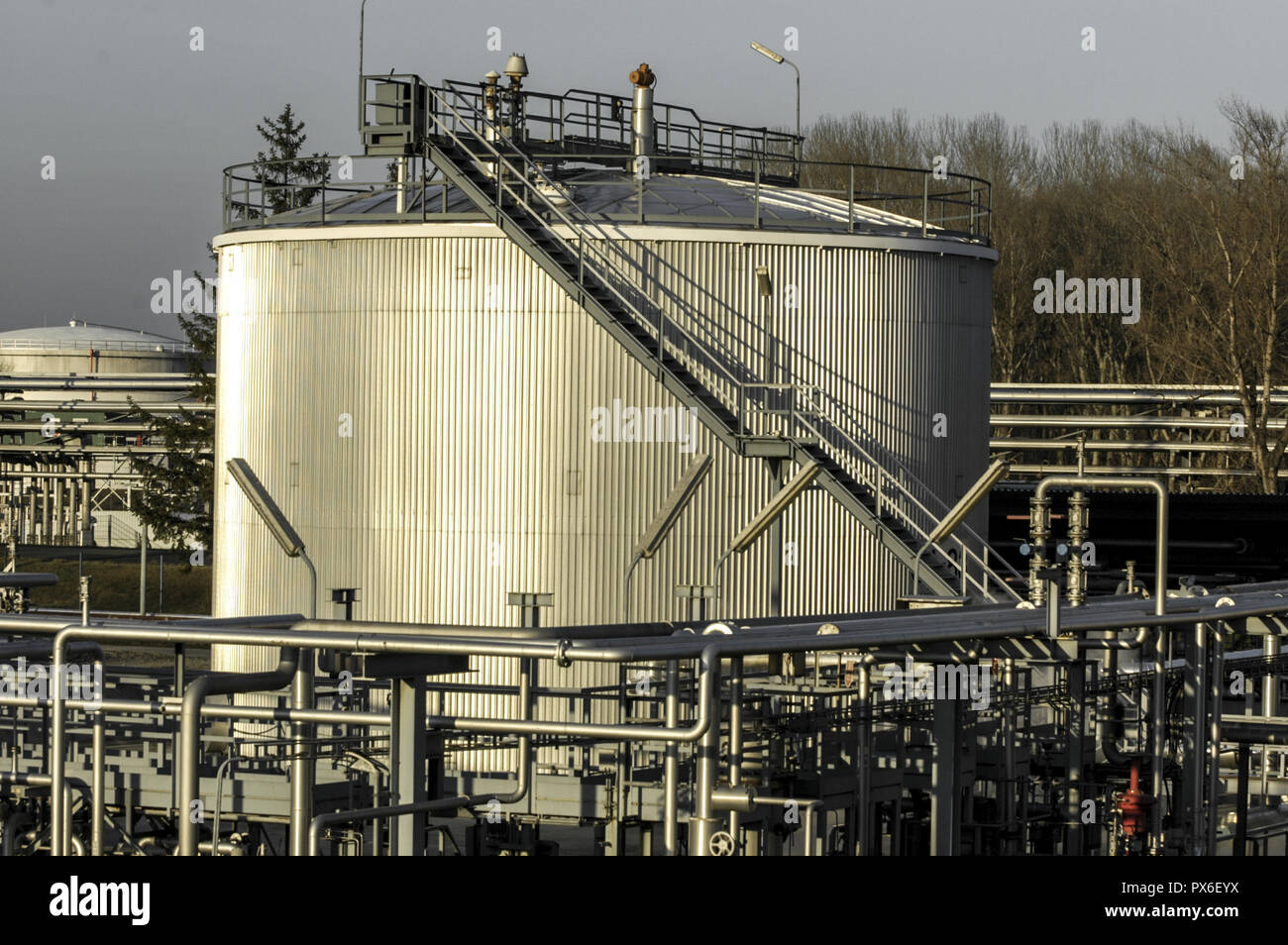 Vienna, tank farm, industrial plant, Austria, Lower Austria, Vienna ...