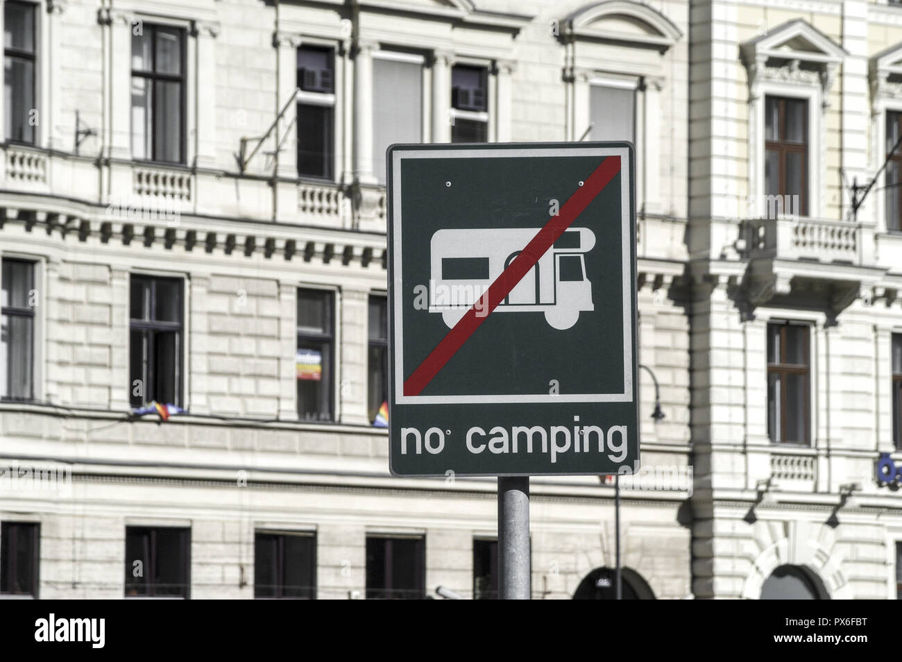 Sign: no camping Stock Photo - Alamy