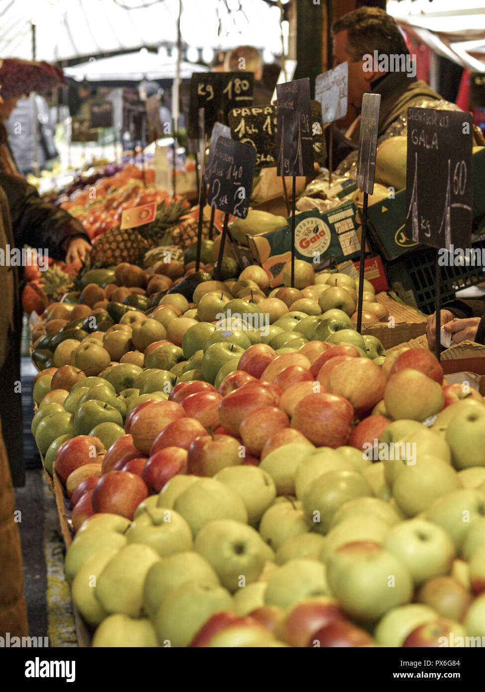 Stand merchandise naschmarkt hi-res stock photography and images - Alamy