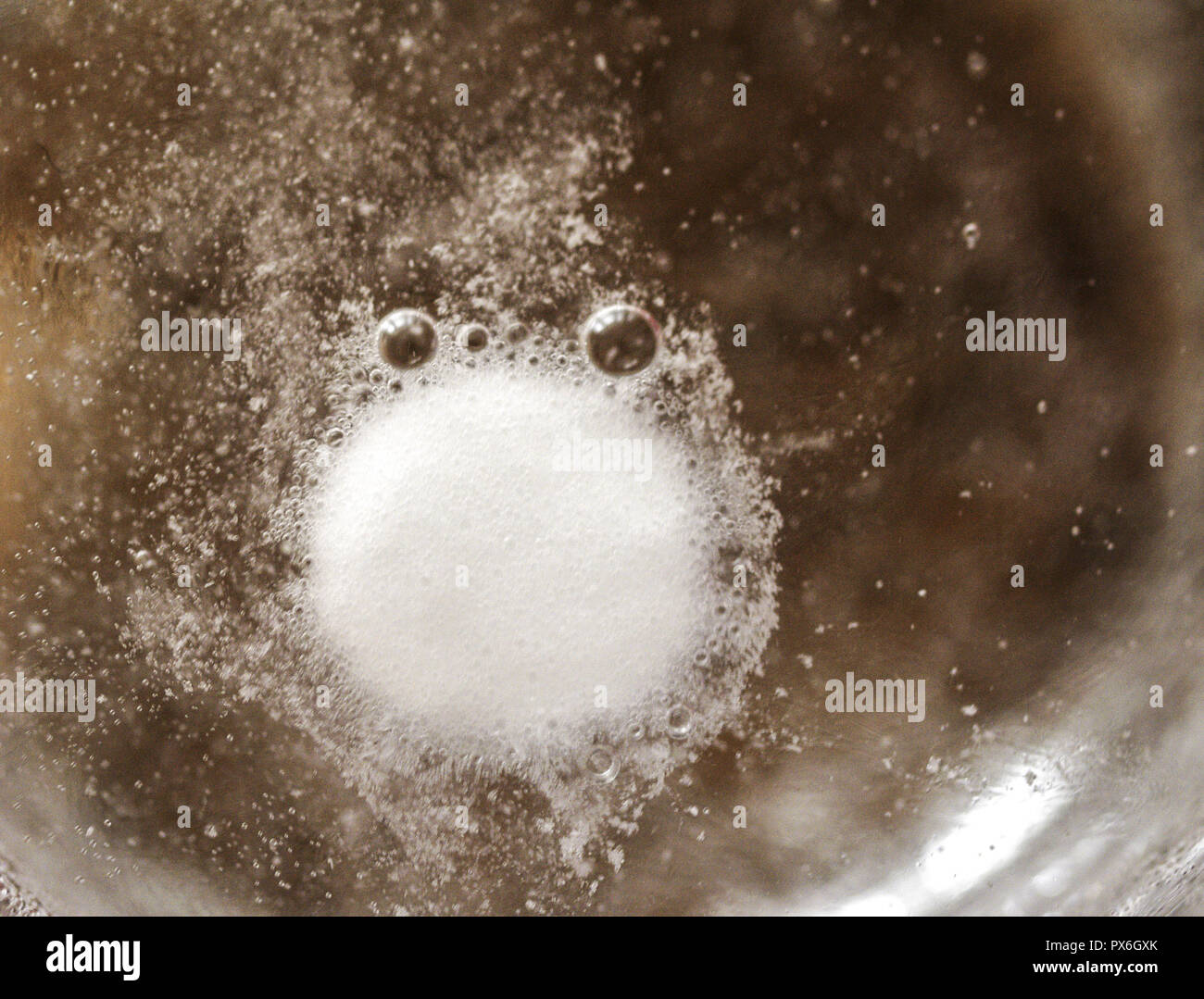 Fizzy tablet dissolving in glass of water Stock Photo - Alamy