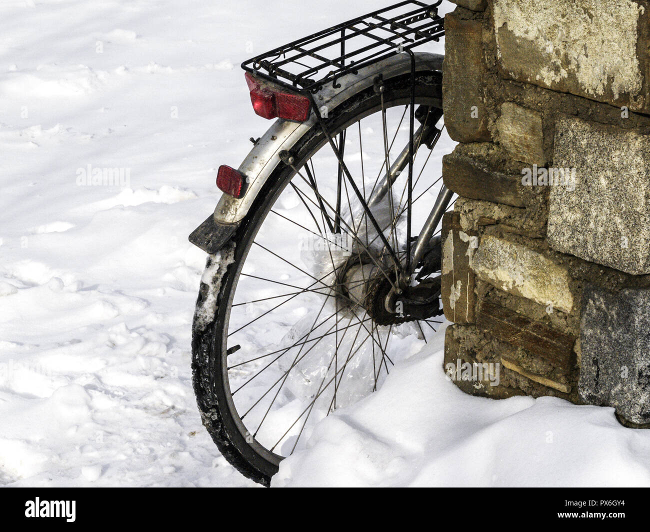 Old bike in the snow Stock Photo - Alamy