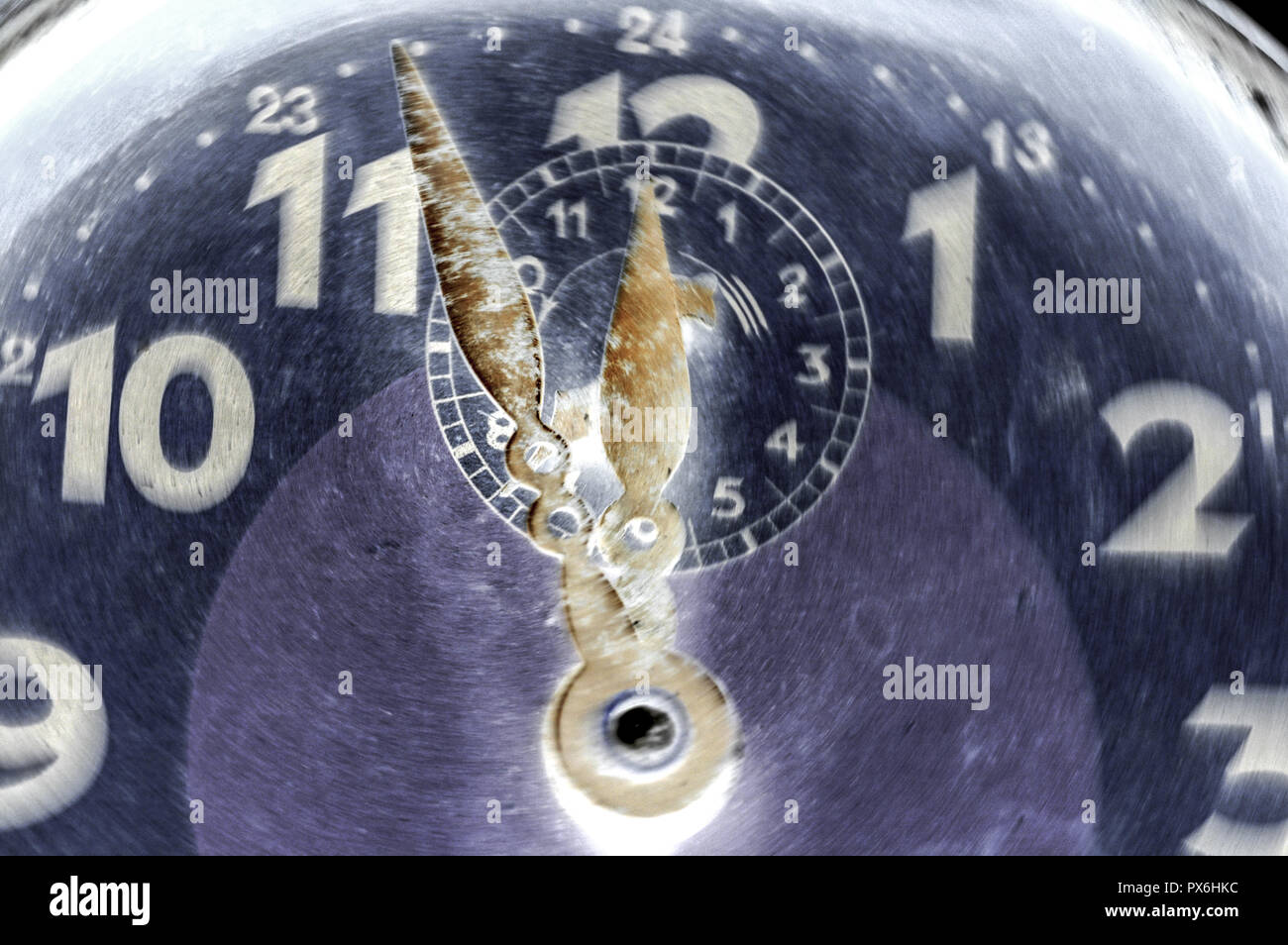 Five clock hi-res stock photography and images - Alamy