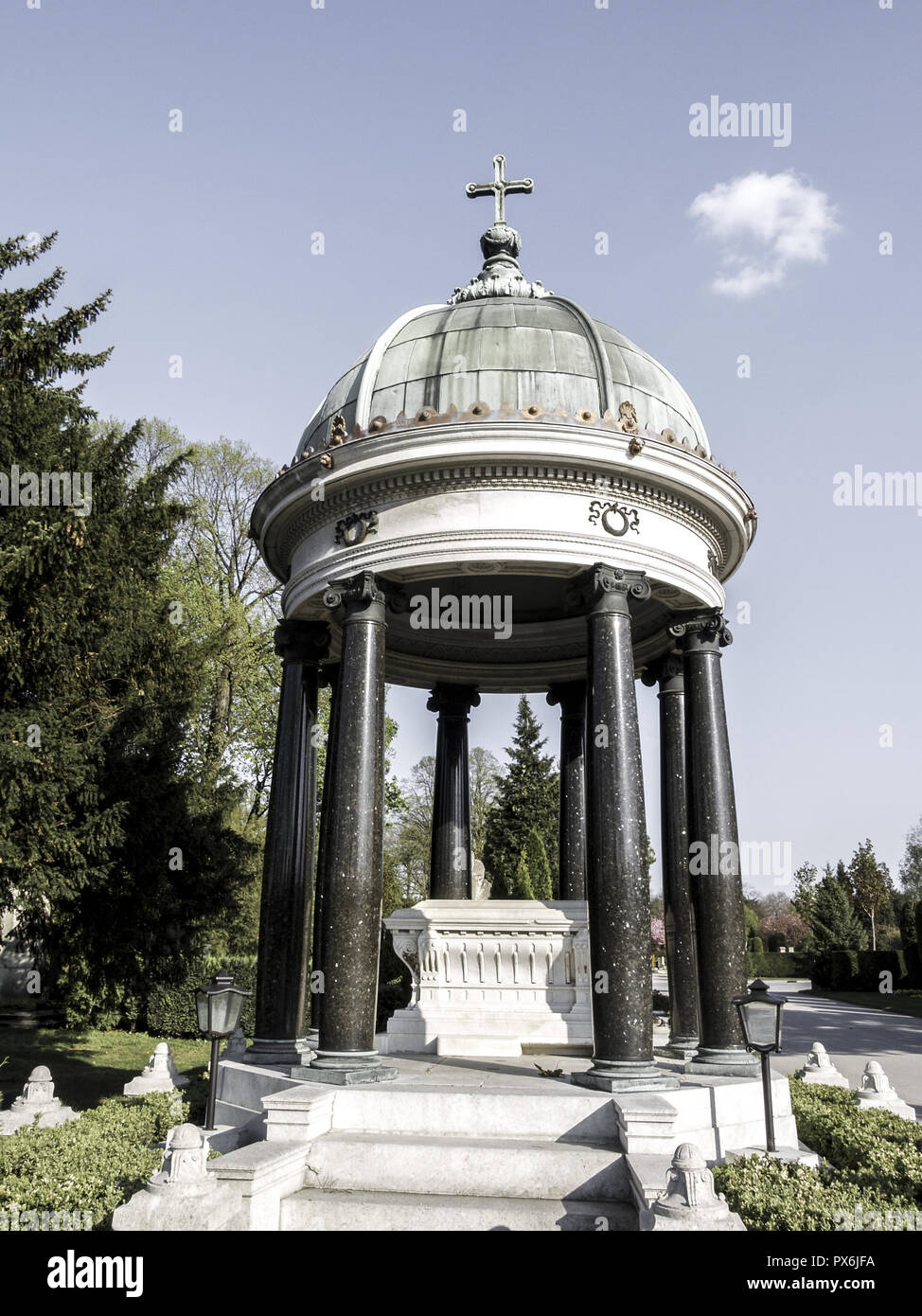 Mausoleum vienna hi-res stock photography and images - Alamy