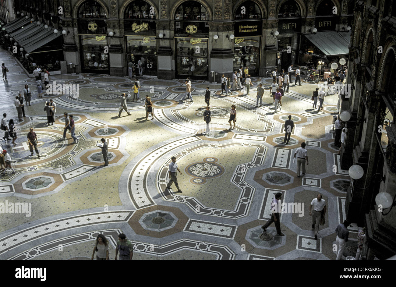 Milano, shopping passage, Galleria Vittorio Emanuele II, mosaic, Italy ...
