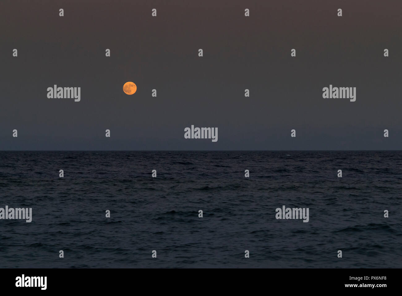 Moonrise over sea hi-res stock photography and images - Alamy