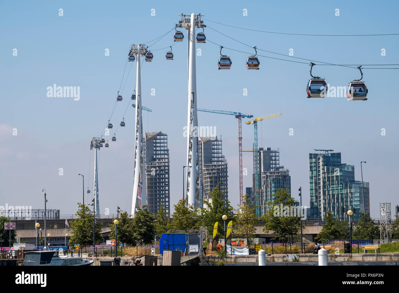 London cable car greenwich hi-res stock photography and images - Alamy