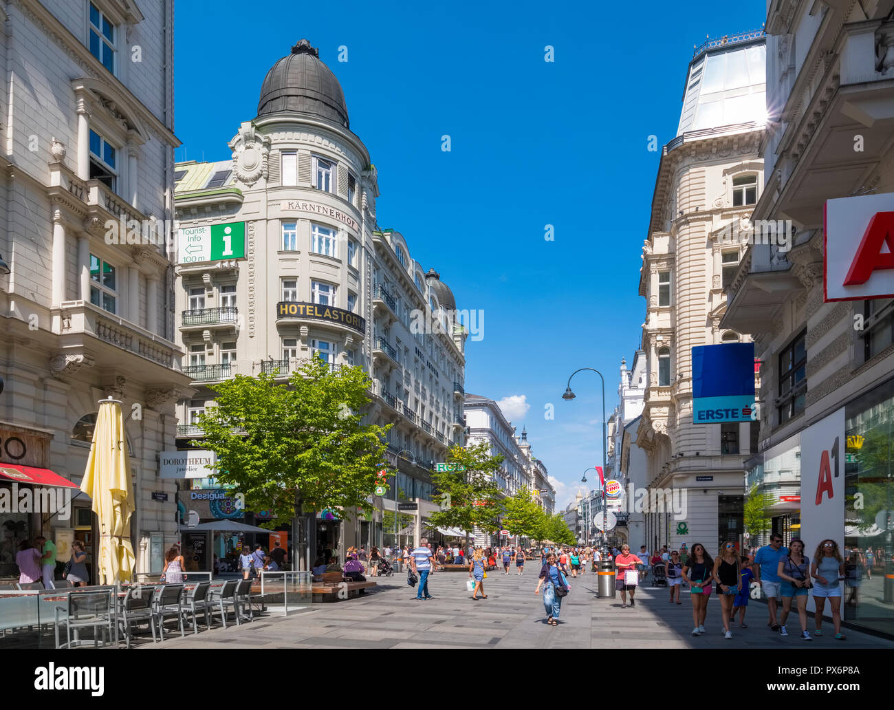 Street scene in downtown vienna hi-res stock photography and images - Alamy