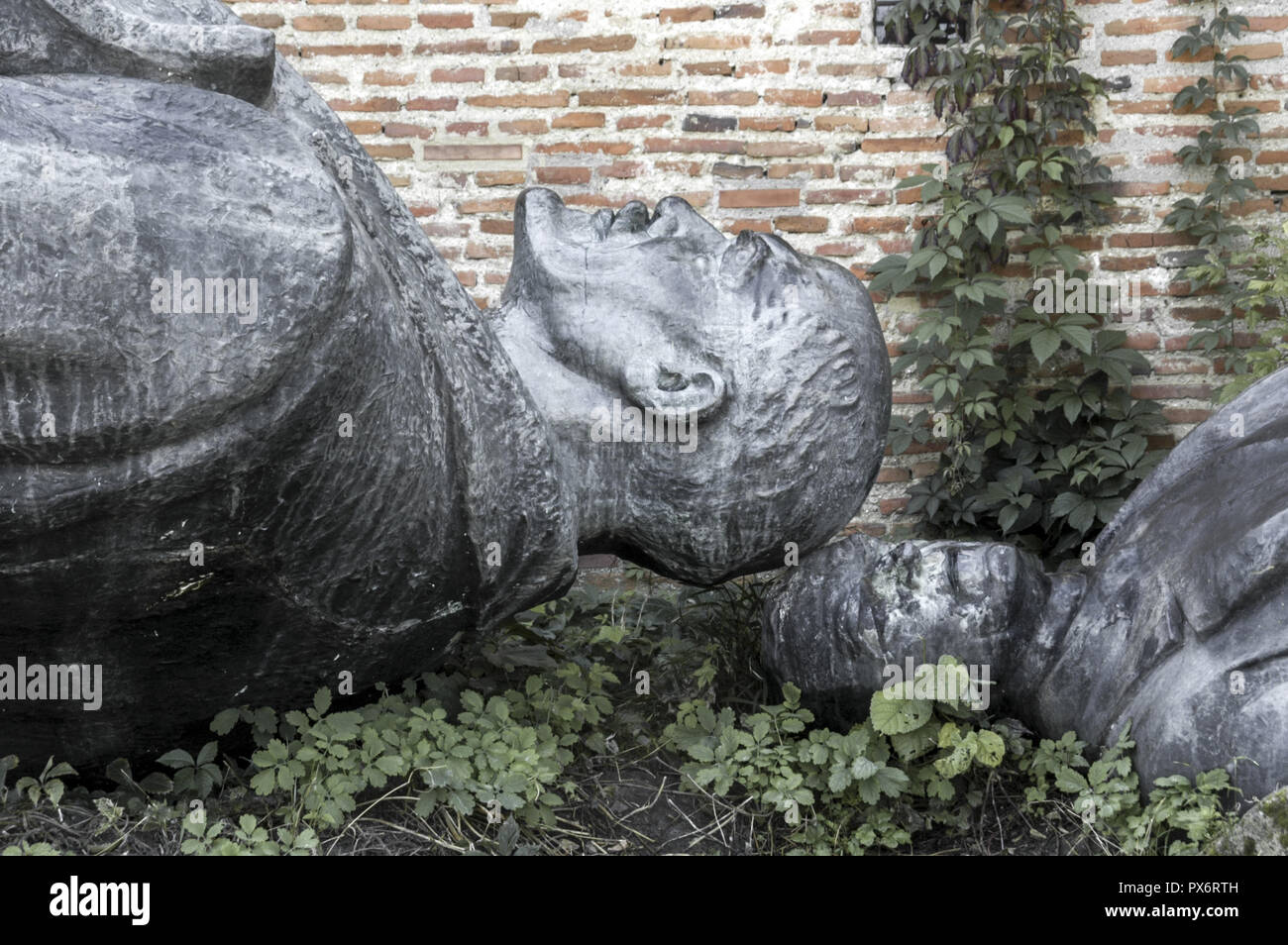 Mogosoaia, Lenin statue from Bucuresti in backyard, next to statue of ...