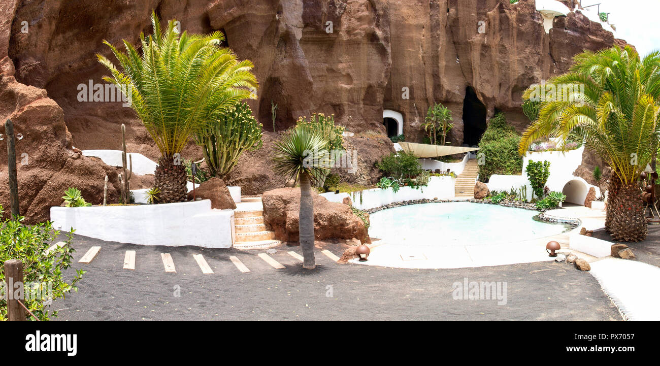 Mar a lago pool hi-res stock photography and images - Alamy