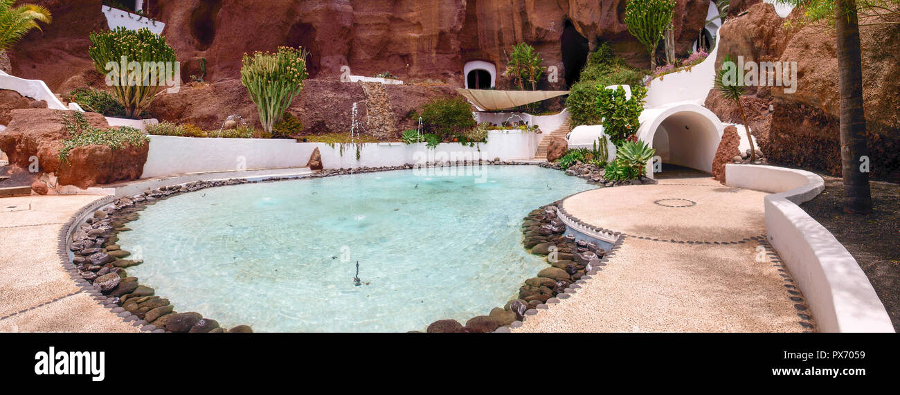 Mar a lago pool hi-res stock photography and images - Alamy