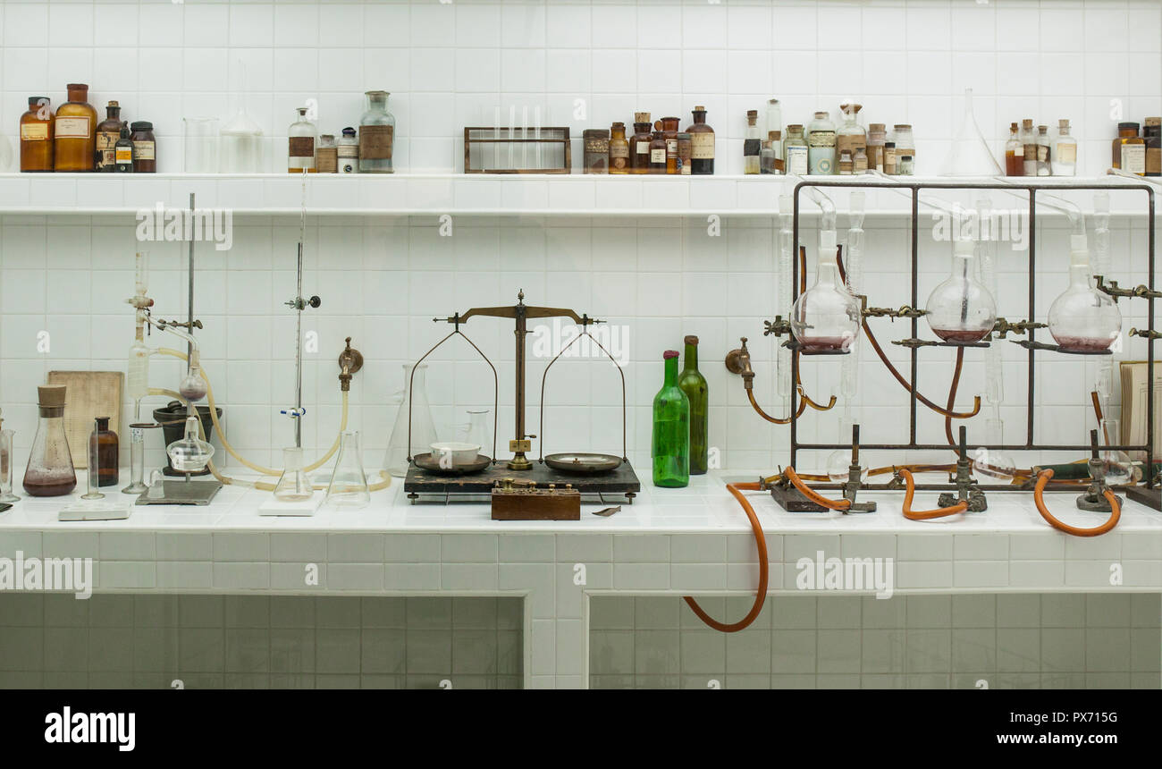 Retro laboratory test tubes hi-res stock photography and images - Alamy