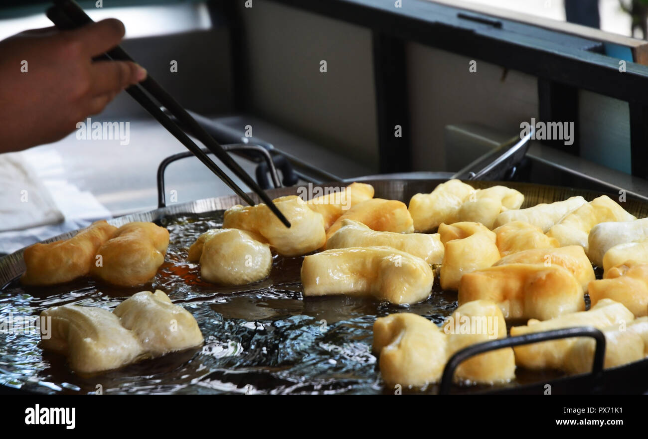 chinese donut fry until golden Stock Photo - Alamy