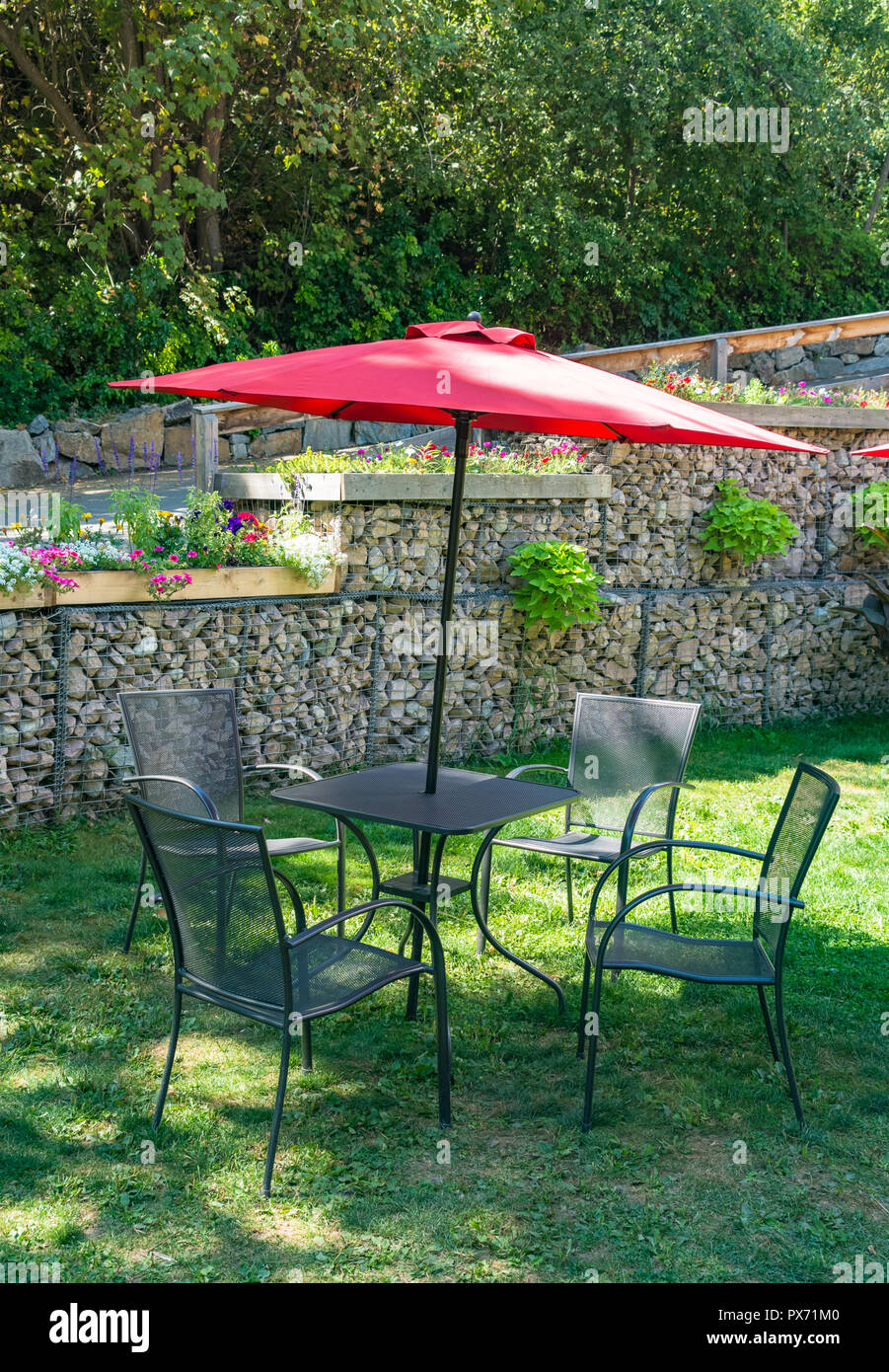 Outdoor café under canopy hi-res stock photography and images - Alamy