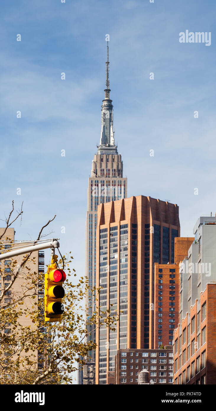 The Empire State Building overshadows other buildings in Midtown ...