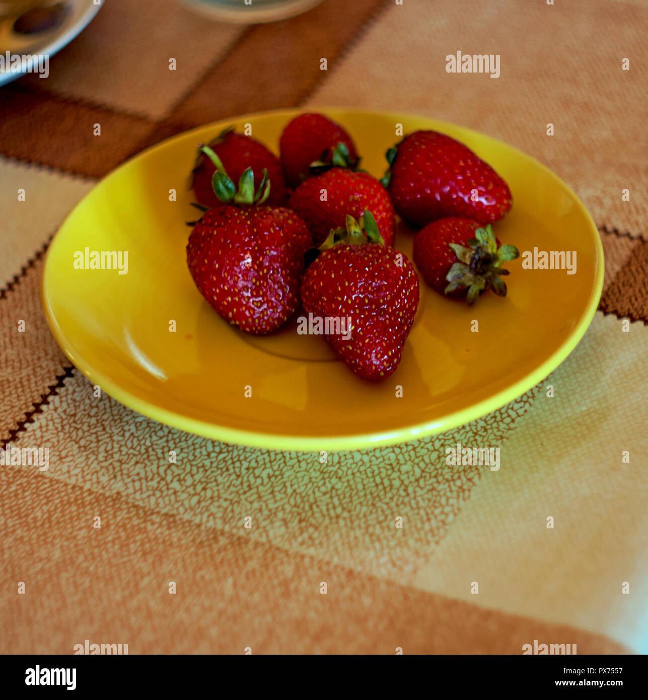 Strawberry plate hi-res stock photography and images - Alamy