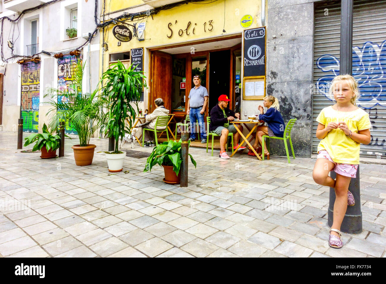 Palma de Mallorca cafe, sidewalk bar, Plaça Banc de l'Oli, Spain Stock ...