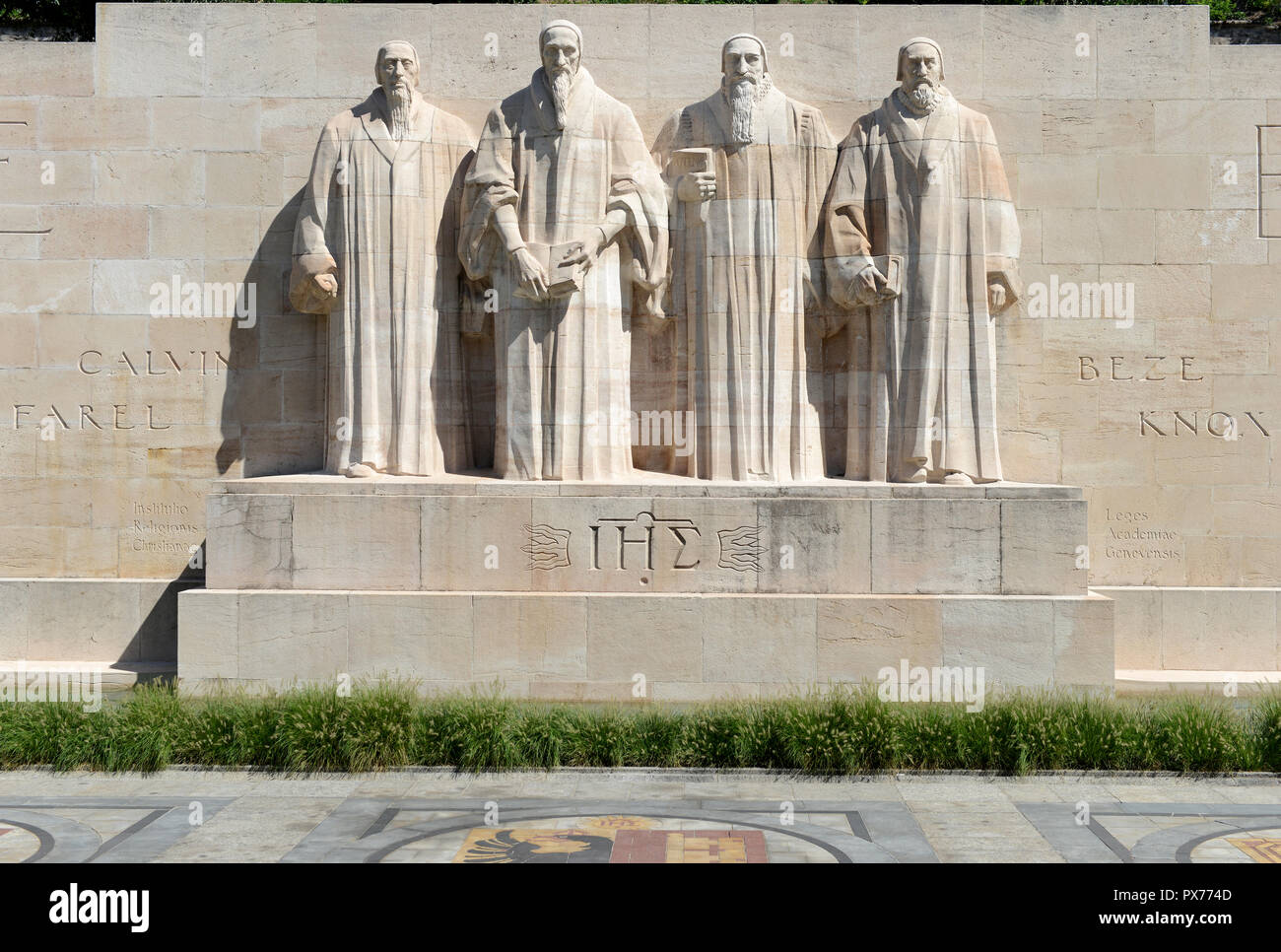Statue of calvin hi-res stock photography and images - Alamy