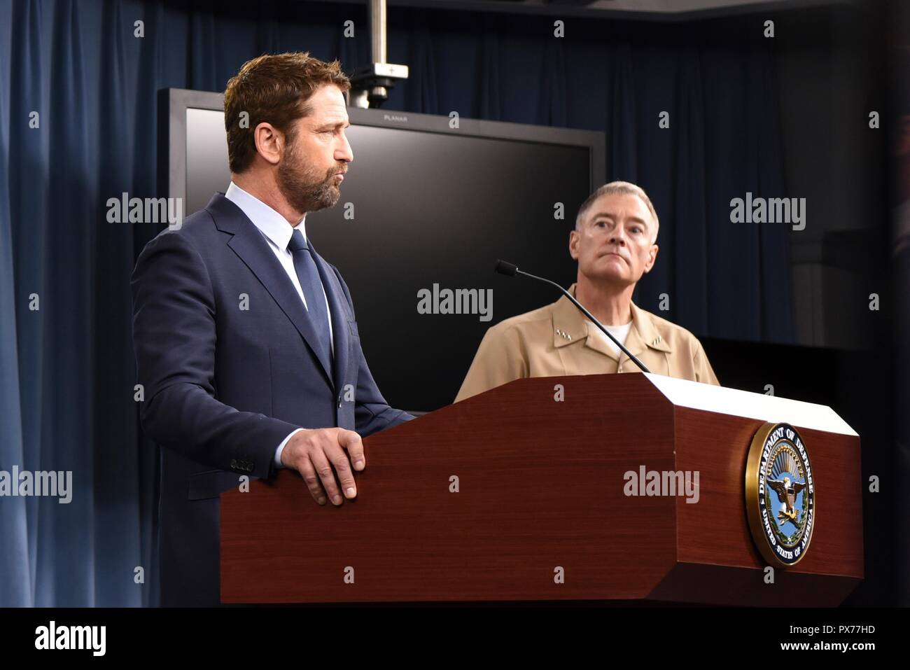 Hunter killer movie butler hi-res stock photography and images - Alamy