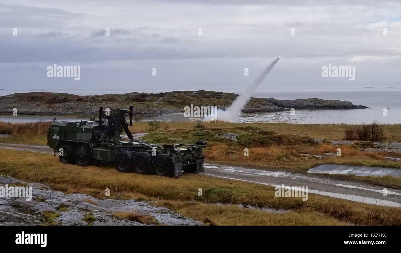 U.S. Marines assigned to Alpha Battery, 2nd Low Altitude Air Defense ...