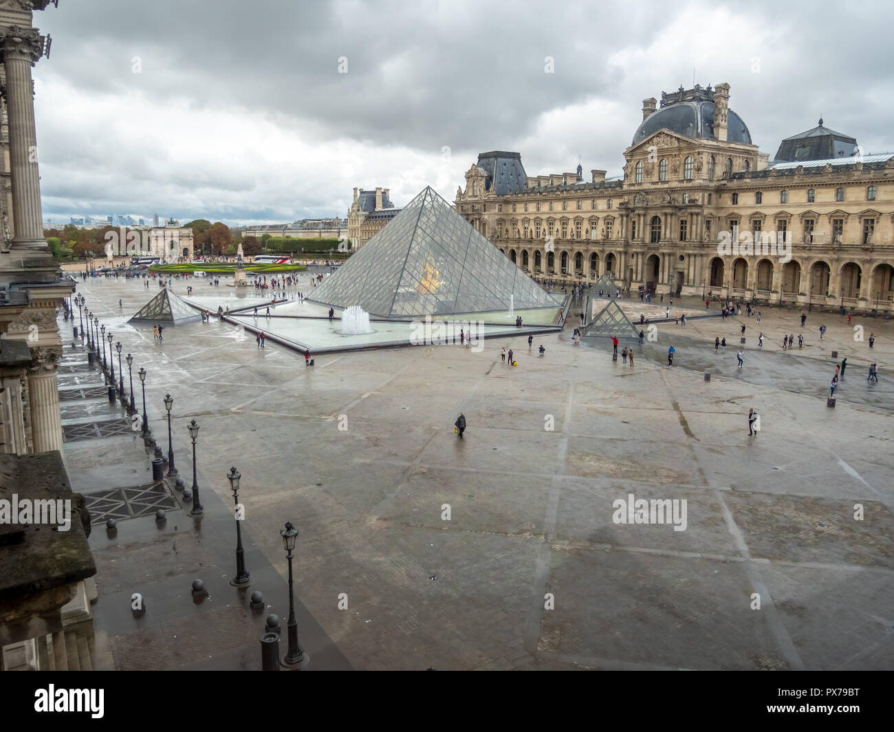Louvre museum courtyard sculptures hi-res stock photography and images ...