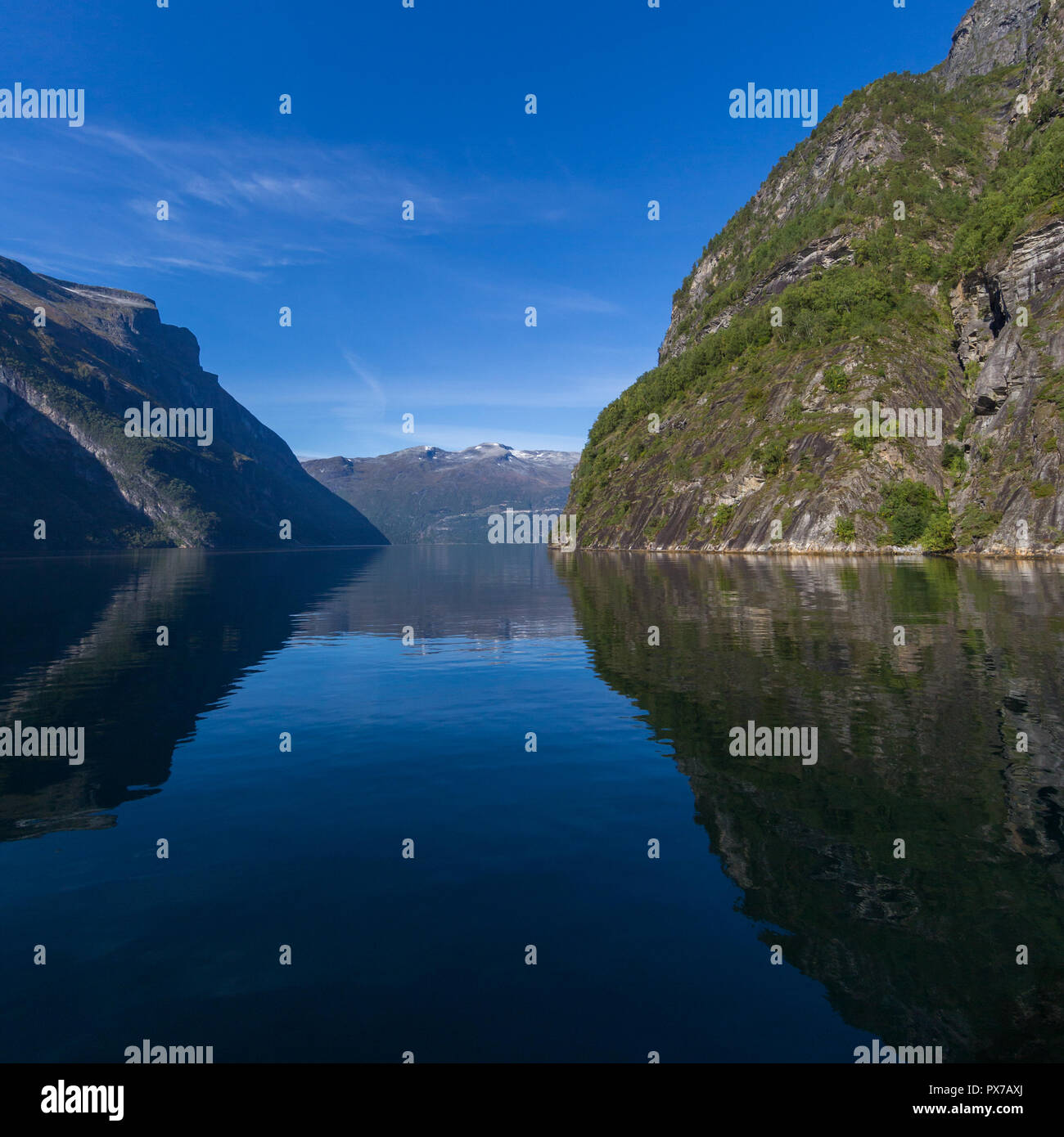 Fjord reflections mountains hi-res stock photography and images - Alamy