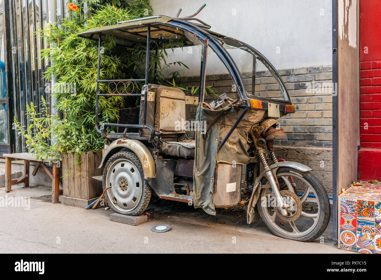 Colorful motorized rickshaw hi-res stock photography and images - Alamy
