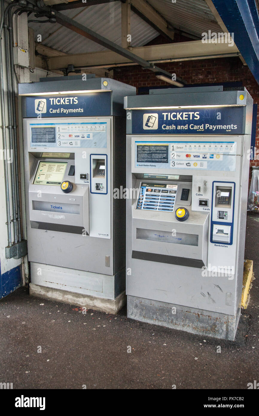 Teddington railway station hi-res stock photography and images - Alamy