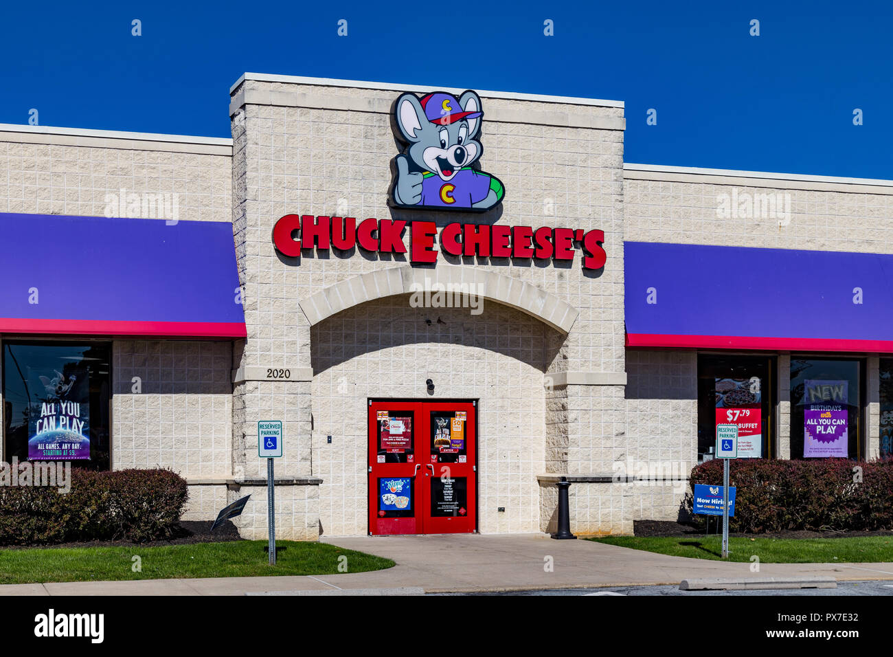 Family fun centers hi-res stock photography and images - Alamy