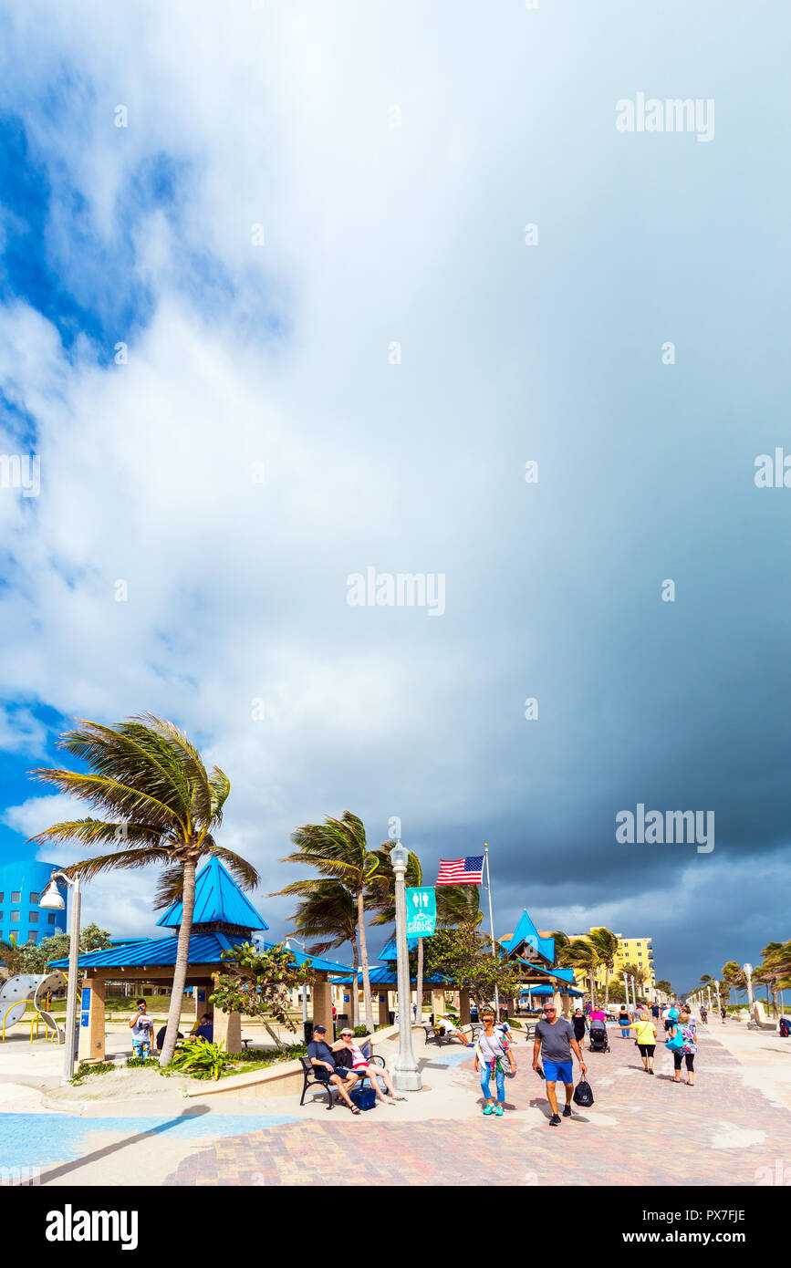 South Beach Florida Crowd High Resolution Stock Photography and Images ...