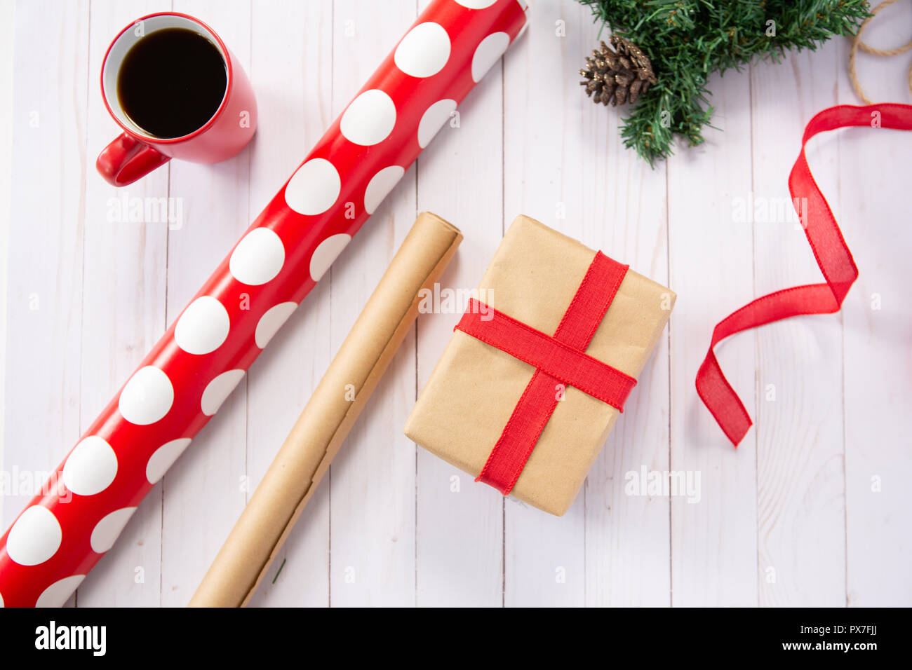 Gift wrap hi-res stock photography and images - Alamy