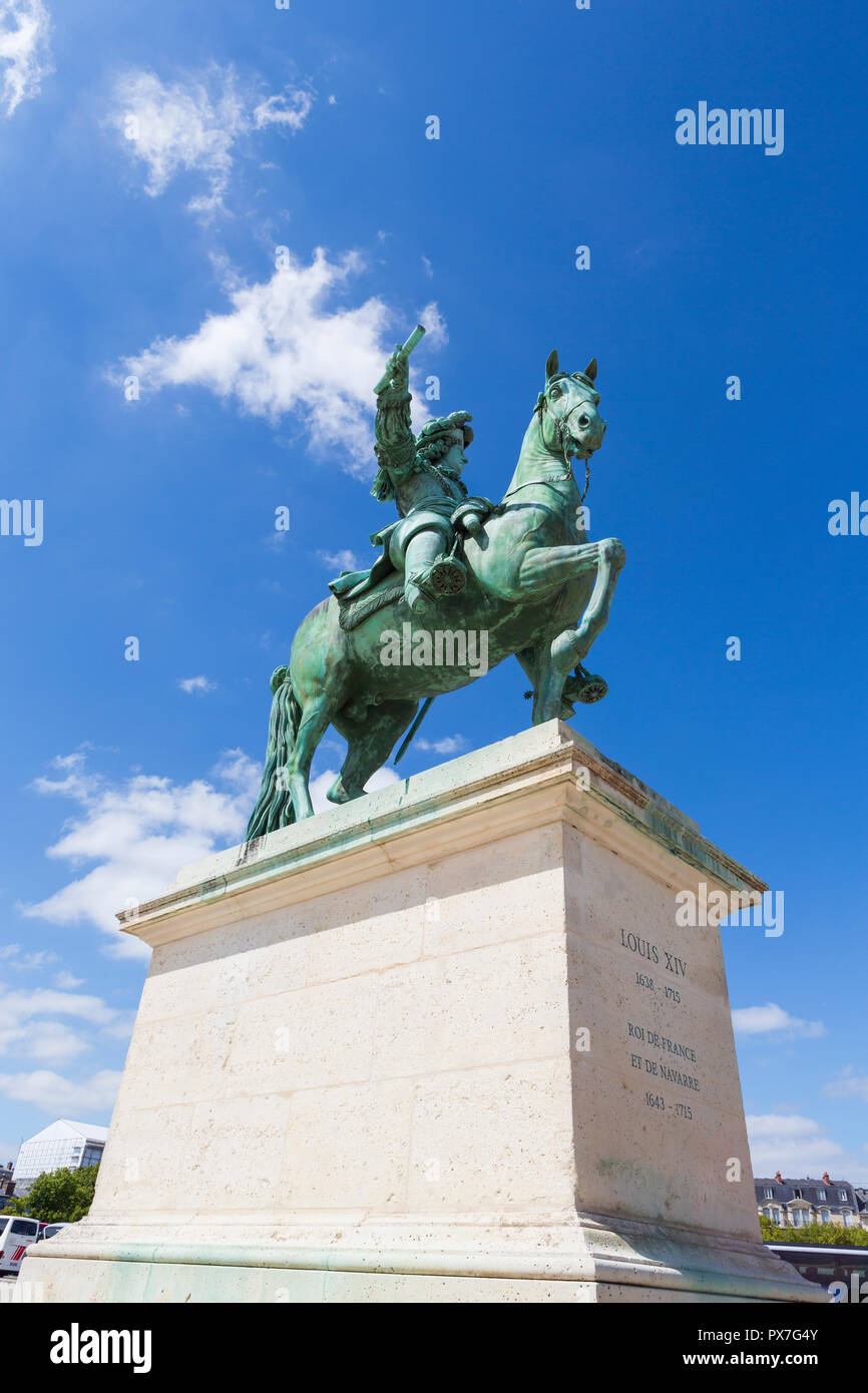 French Statues In 1682