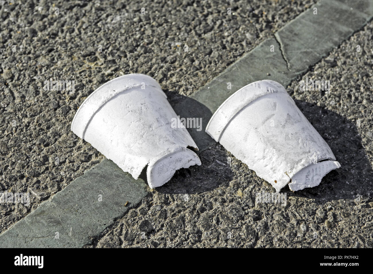Broken beaker hi-res stock photography and images - Alamy