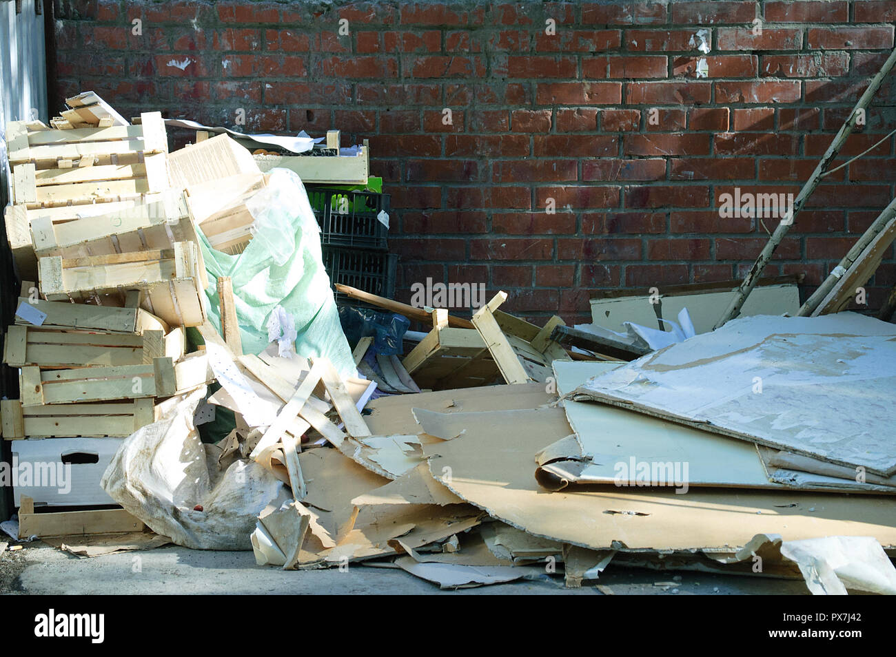 Scattered garbage in a landfill Stock Photo - Alamy