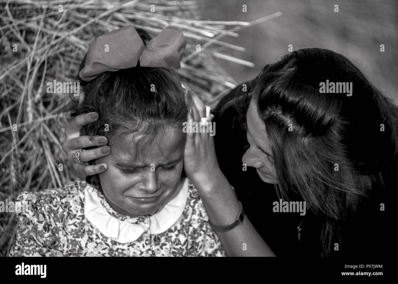 Mother with child, sad, Romania, Transsilvania, Zarnesti (model ...
