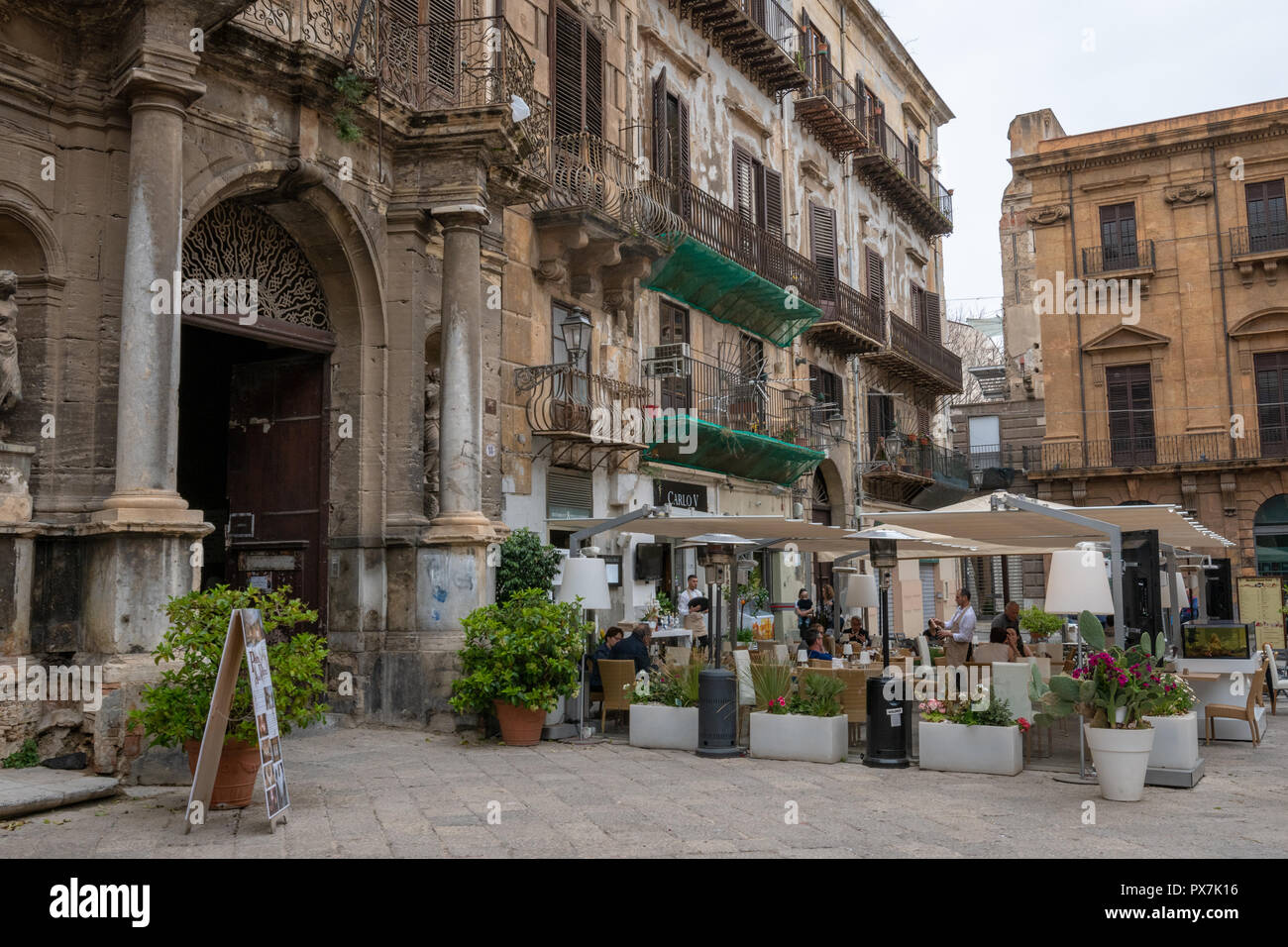 Piazza bologni hi-res stock photography and images - Alamy