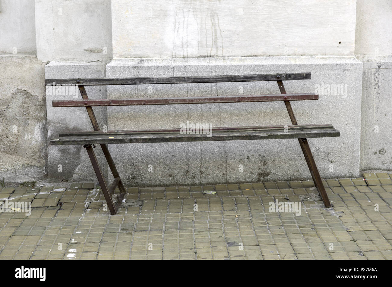 Sloping bench hi-res stock photography and images - Alamy