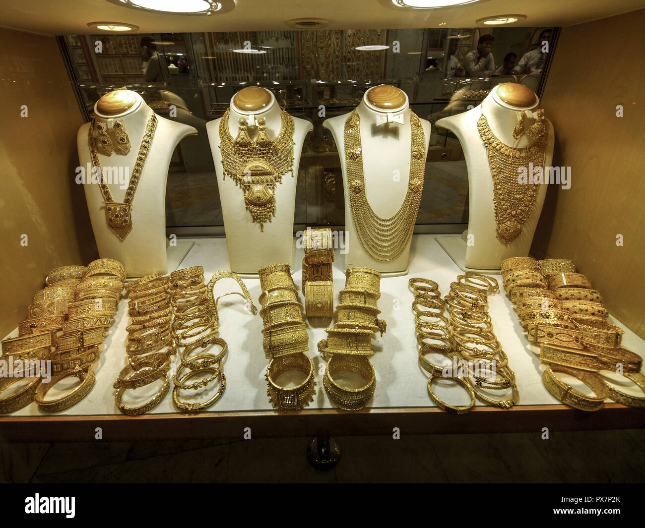 Dubai, display with gold jewellery, United Arab Emirates Stock Photo ...