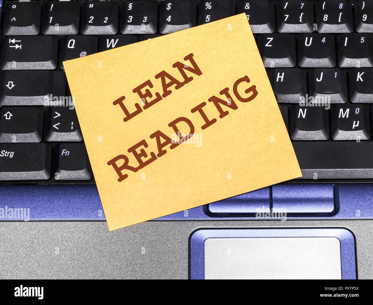 Memo note on notebook, lean reading Stock Photo - Alamy
