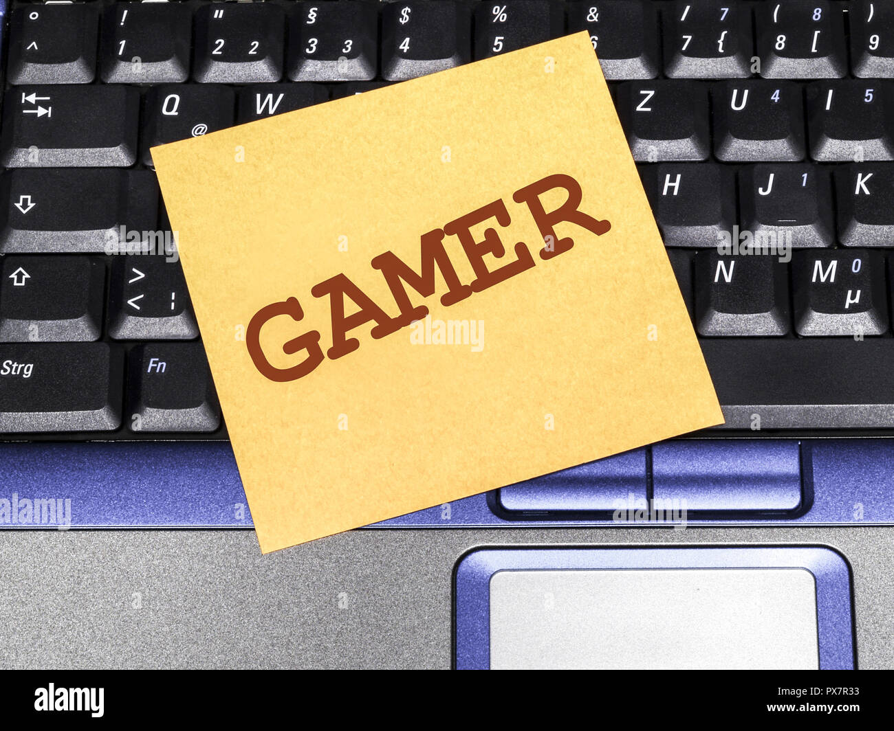 Memo note on notebook, gamer Stock Photo - Alamy