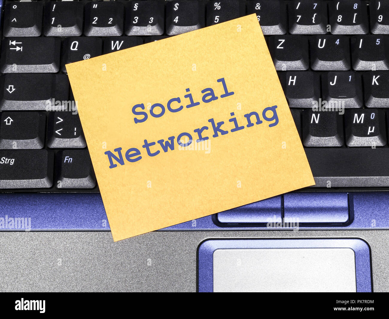 Memo note on notebook, social networking Stock Photo - Alamy