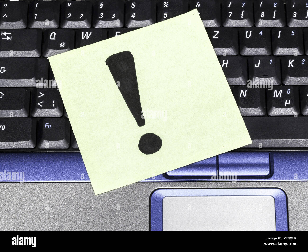 Memo note on notebook, exclamation mark Stock Photo - Alamy