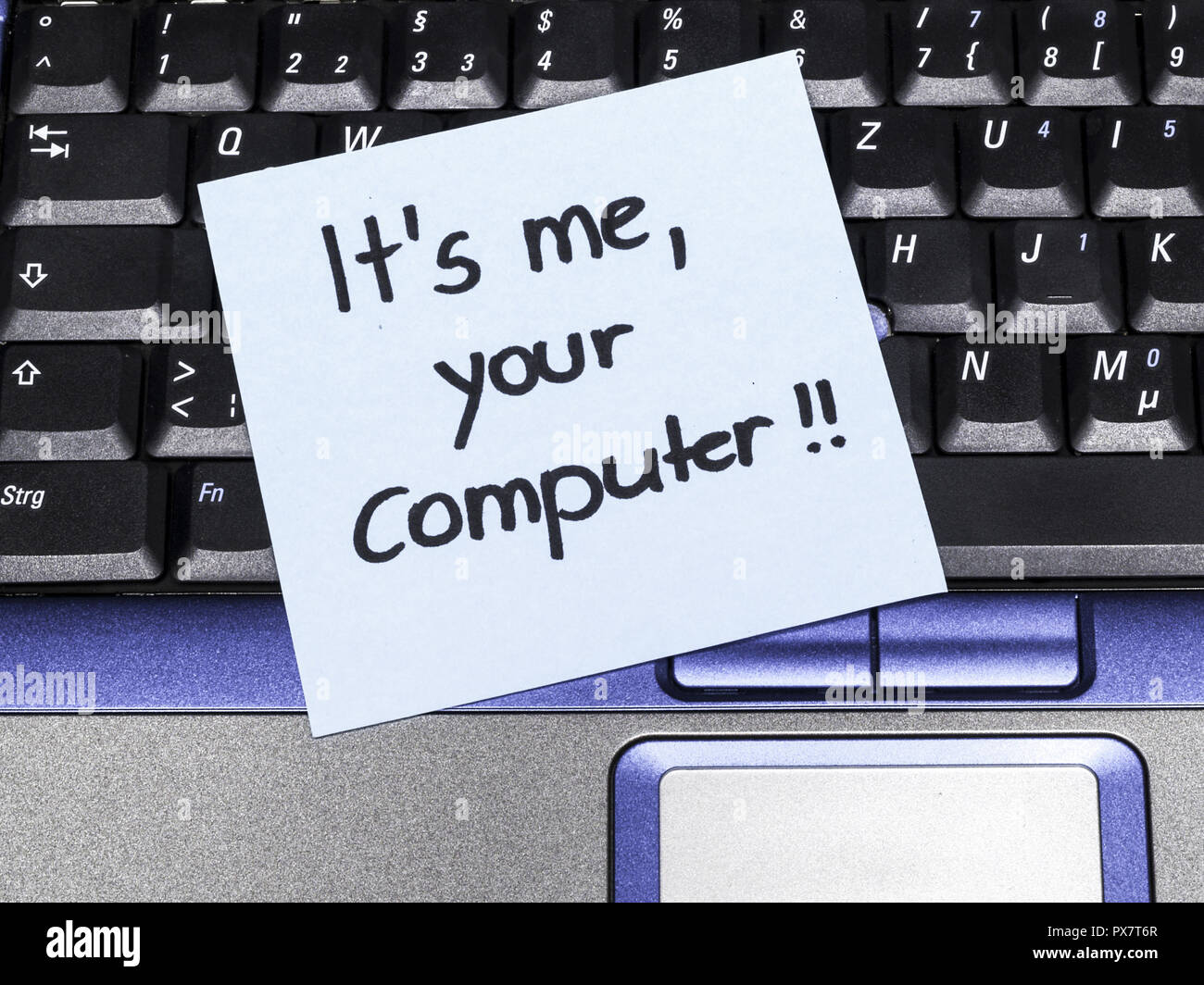 Memo note on notebook, It´s me, your computer Stock Photo - Alamy