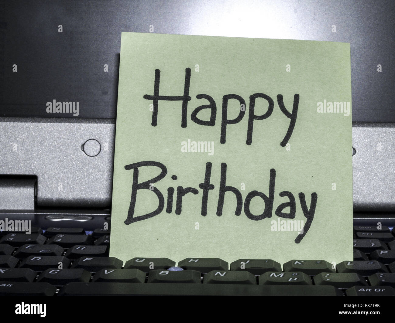 Memo note on notebook, happy birthday Stock Photo - Alamy