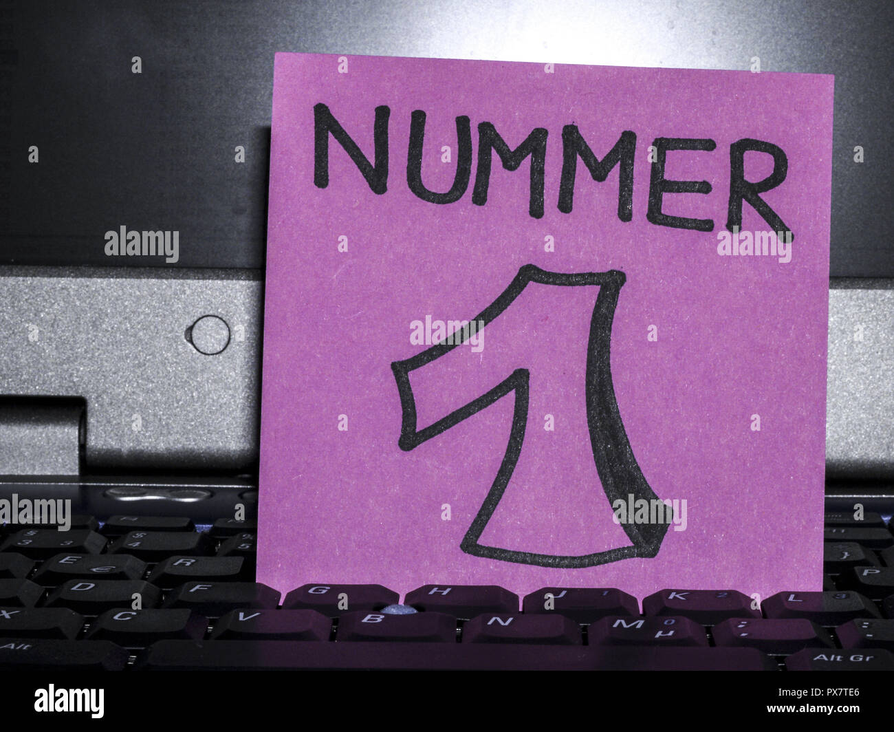 Memo note on notebook, nummer number one Stock Photo - Alamy