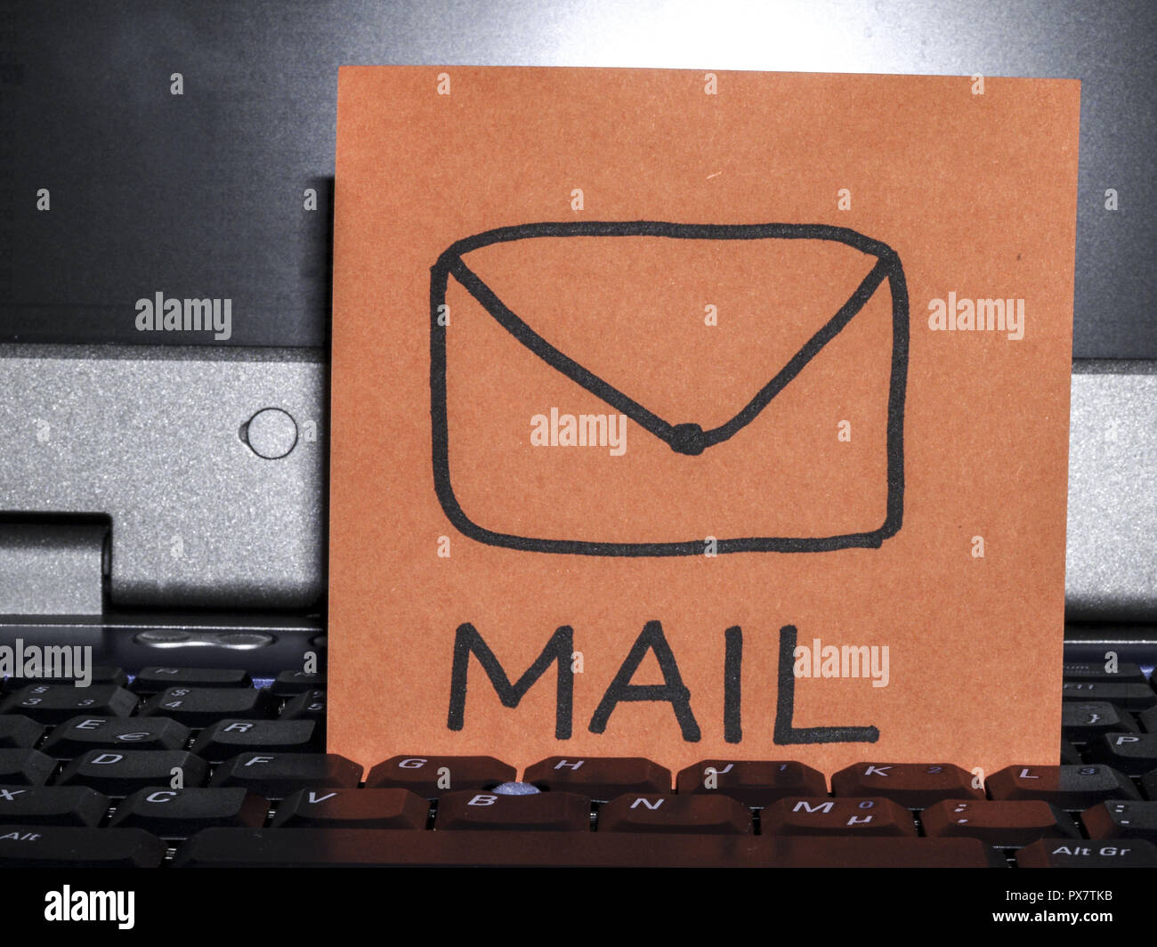 Memo note on notebook, mail drawing letter Stock Photo - Alamy