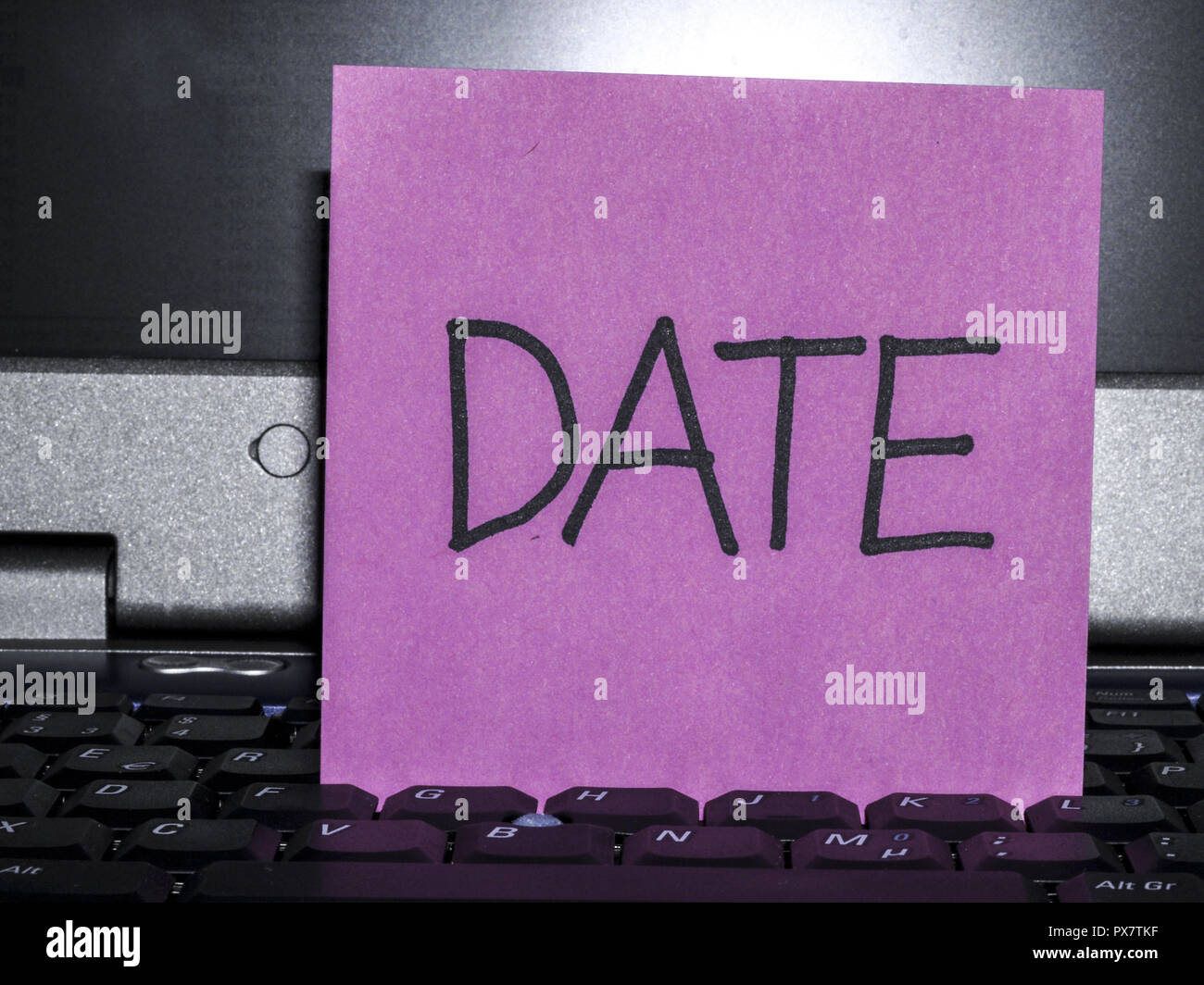 Memo note on notebook, date Stock Photo - Alamy