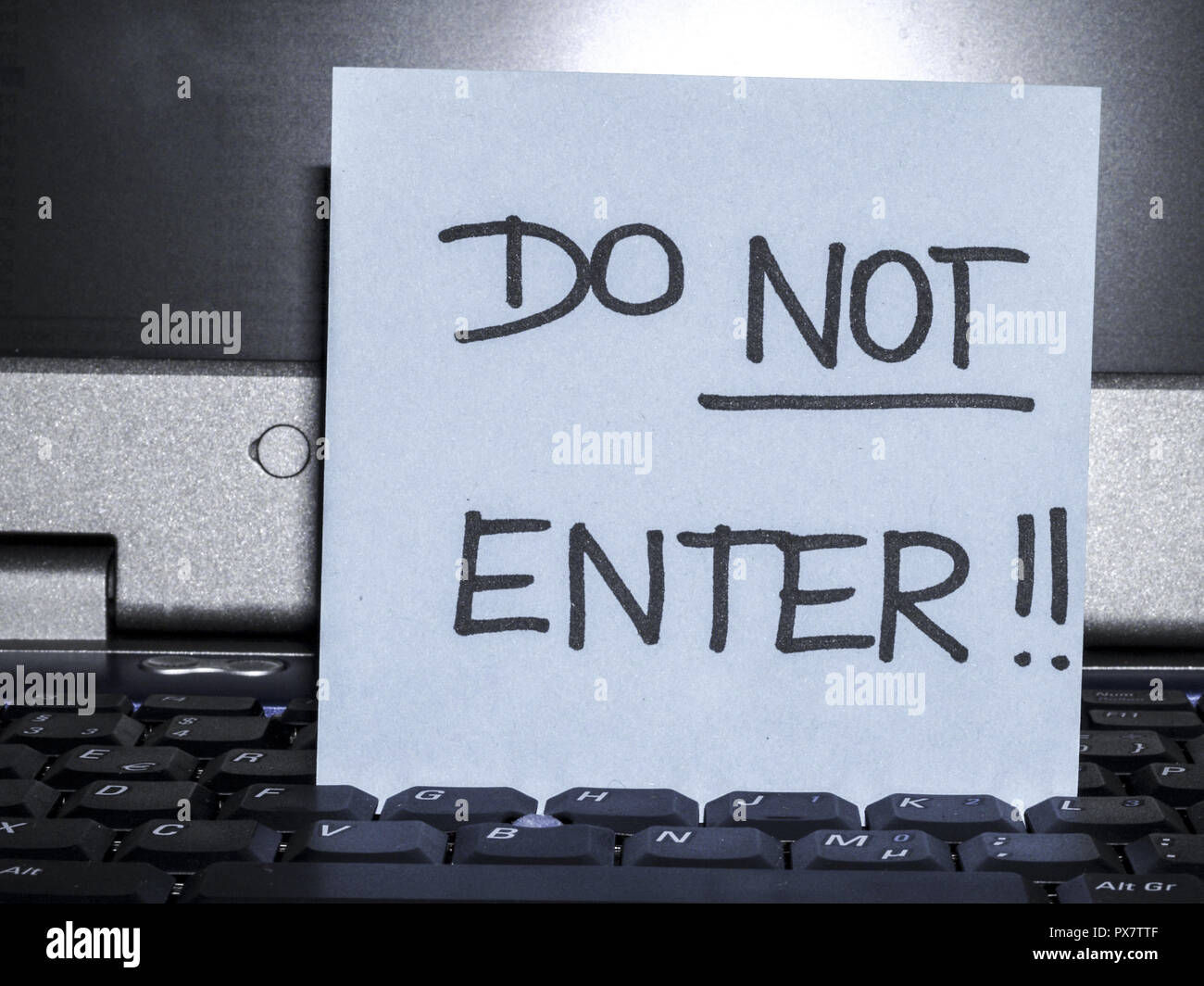 Memo note on notebook, do not enter Stock Photo - Alamy