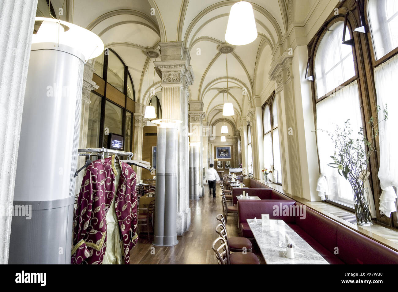 Cafe opera house vienna hi-res stock photography and images - Alamy