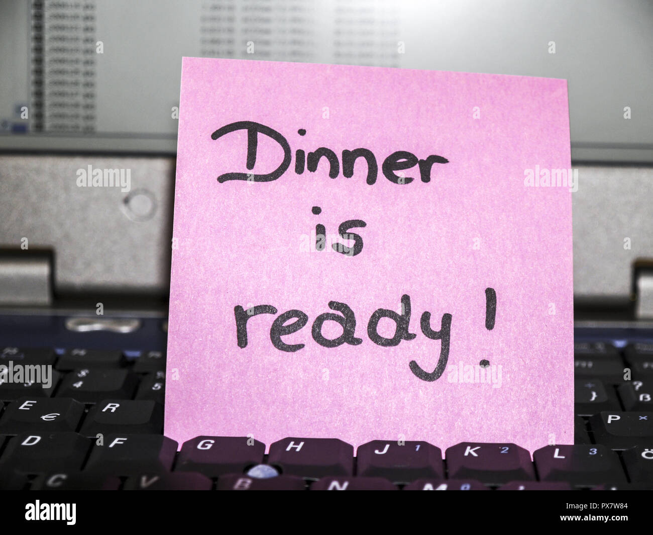 Memo note on notebook, dinner is ready Stock Photo - Alamy
