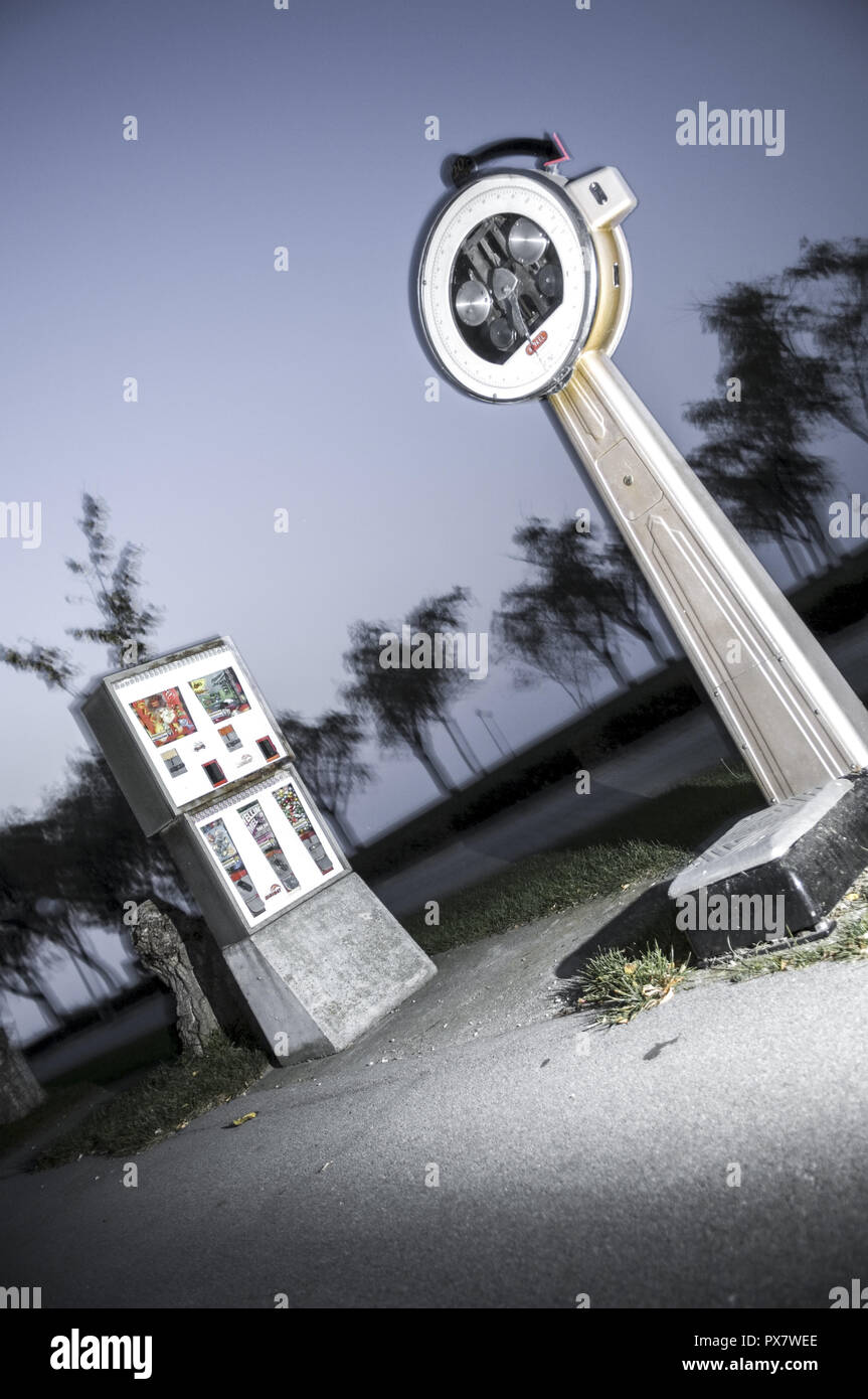 Publicly scale hi-res stock photography and images - Alamy